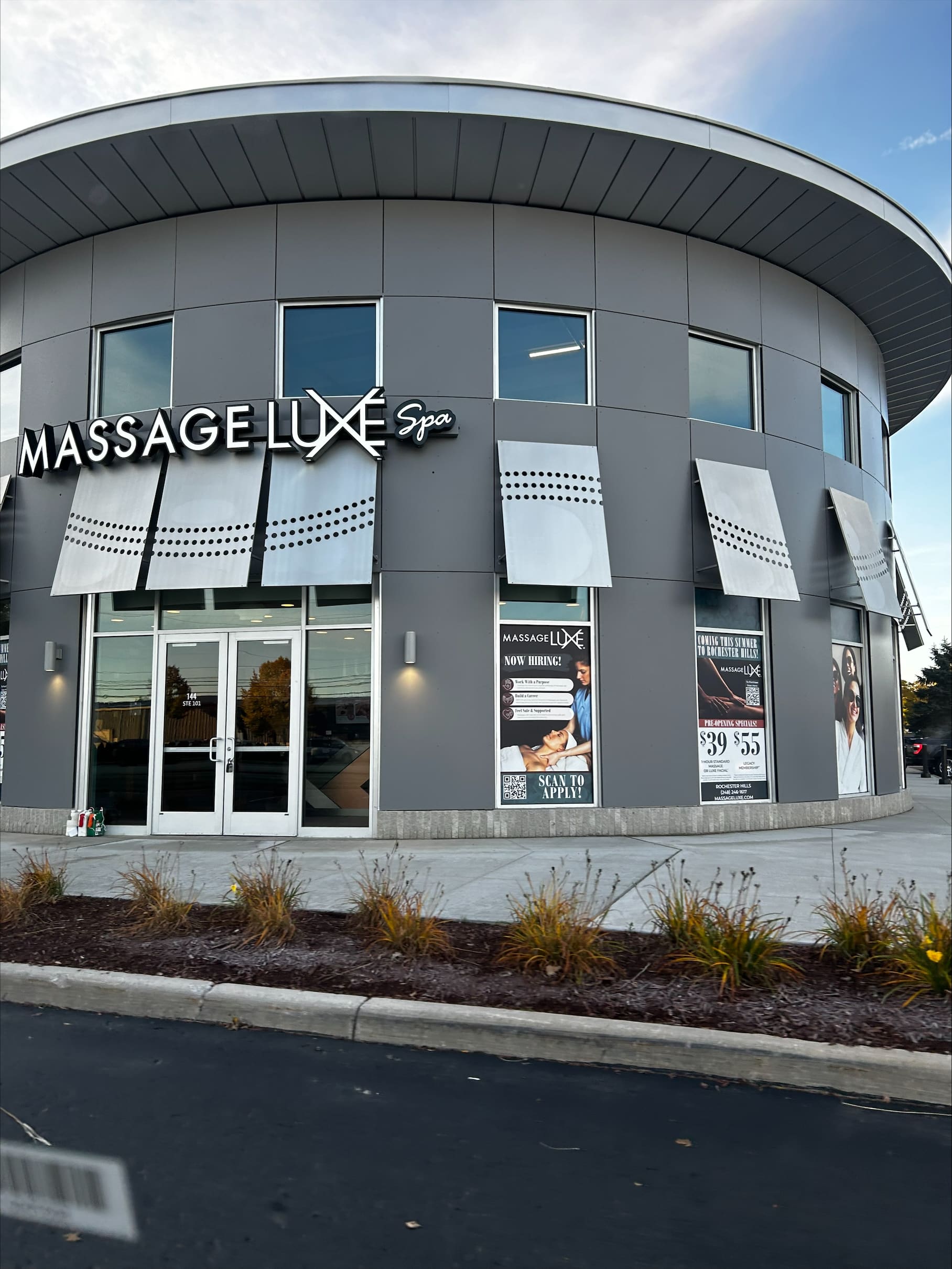 Rochester Hills, MI - MassageLuXe