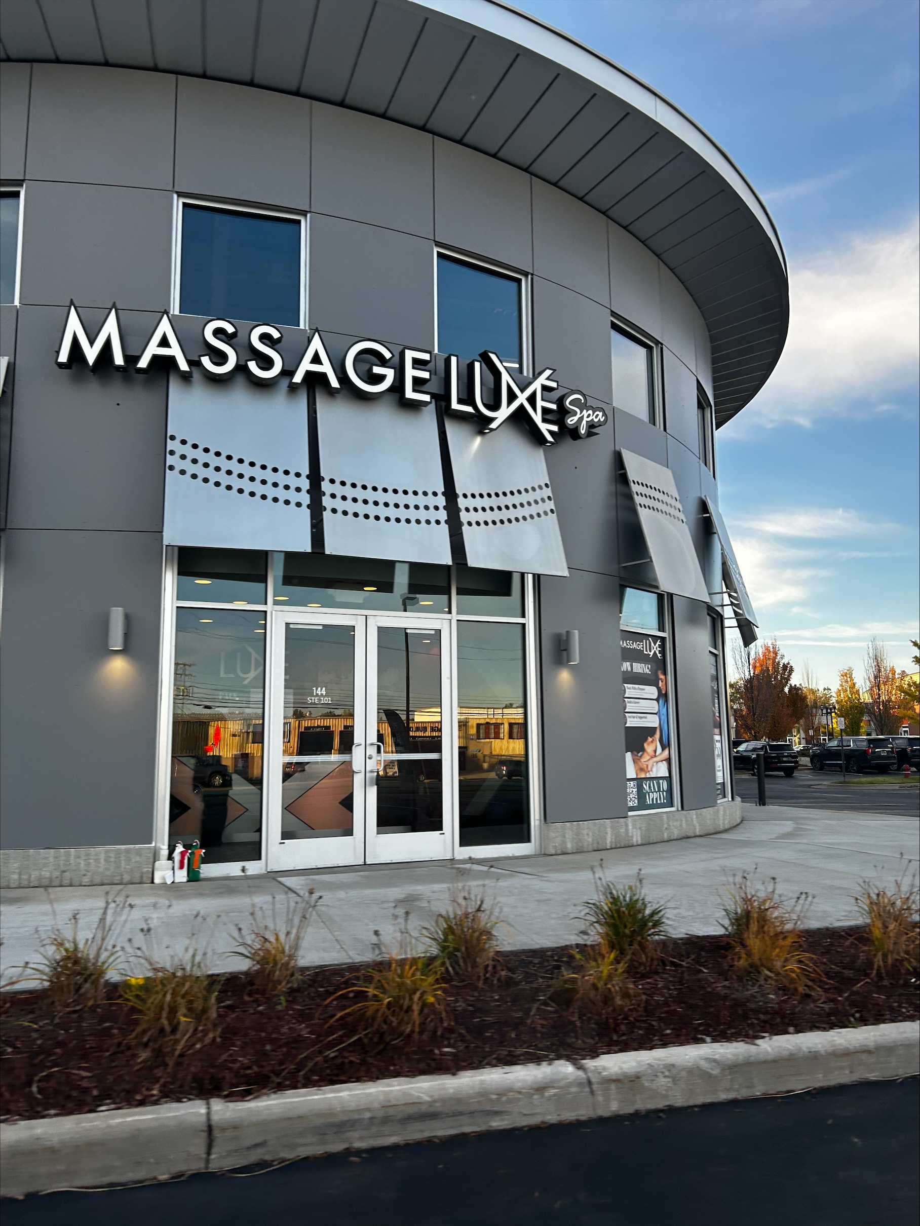 Rochester Hills, MI - MassageLuXe